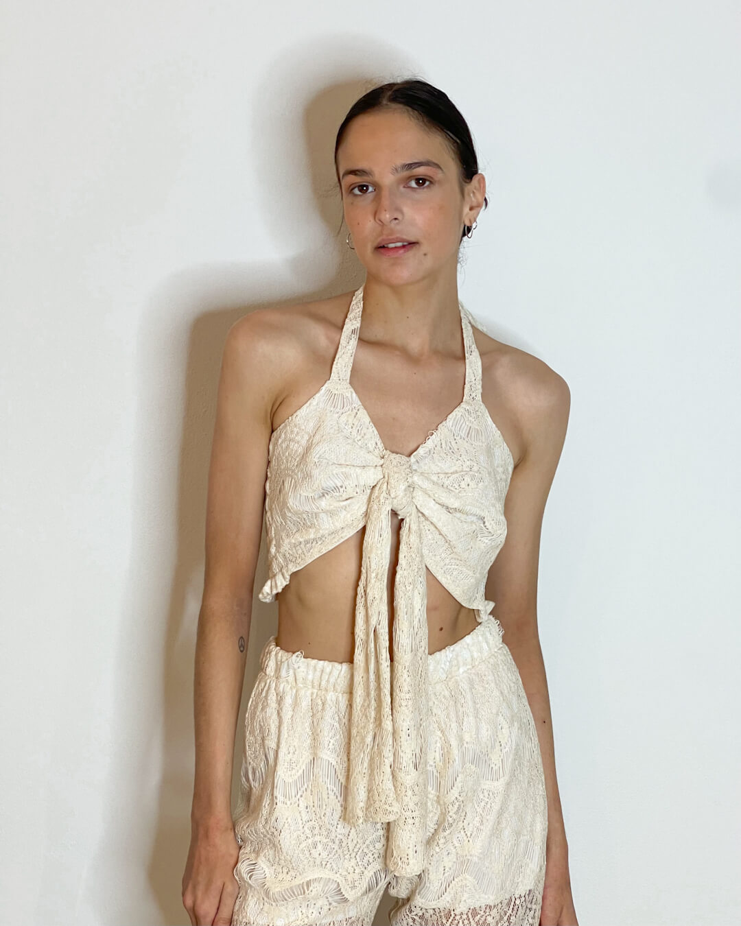 CROP TOP IN PIZZO CON NODO ECRU HAVEONE Mirror Clothing CROP TOP IN PIZZO CON NODO ECRU HAVEONE Mirror Clothing